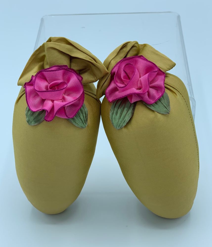 Irene Hirose Gold Shoe Sachets | LinensandDown.com